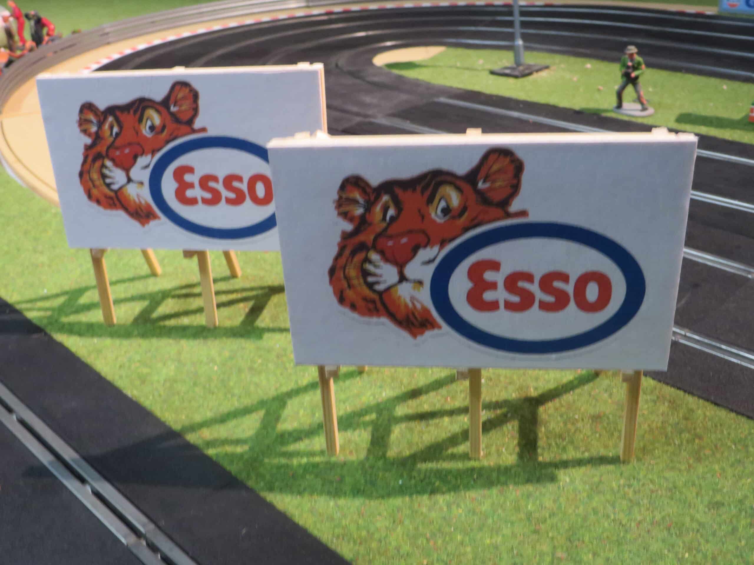 HANDBUILD BILLBOARD ESSO | Slotcar Garage Belgium