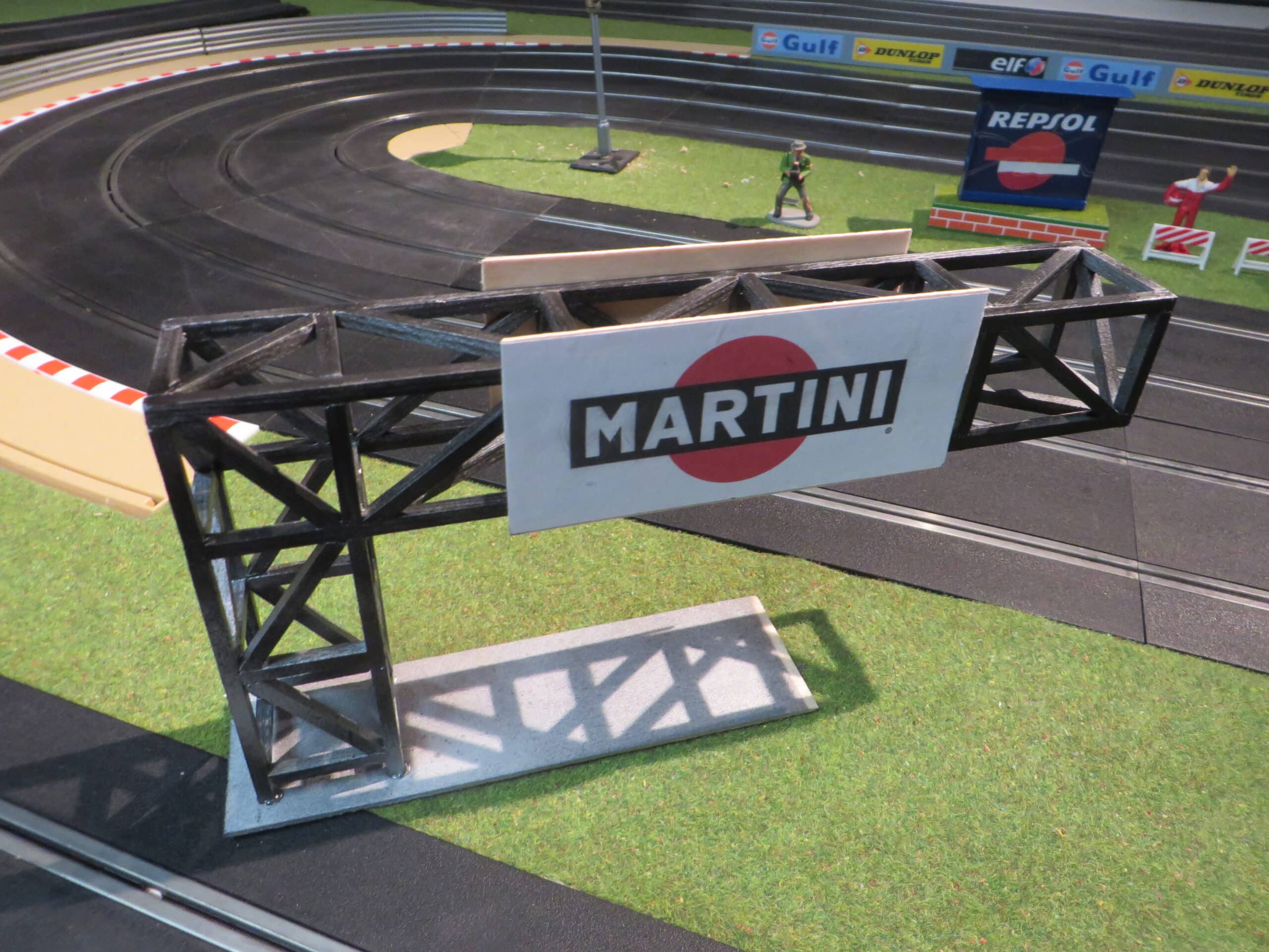 HANDBUILD RACETRACK BRIDGE | Slotcar Garage Belgium