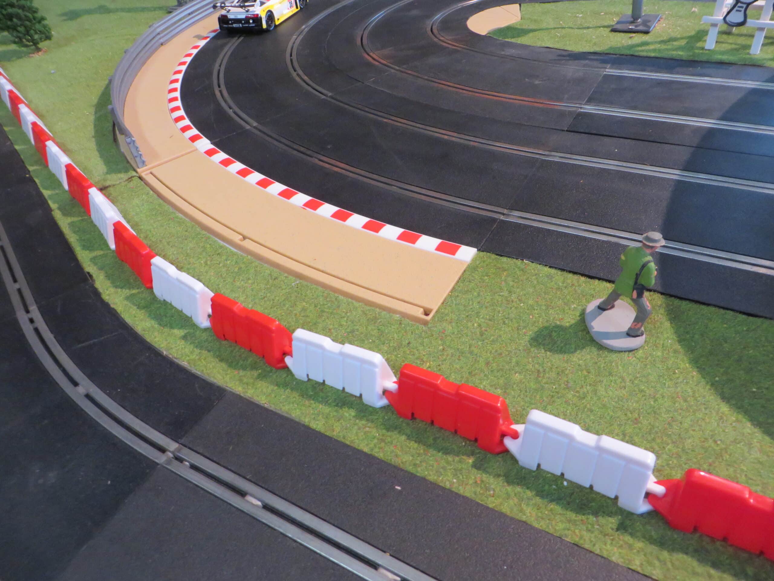 CAR FENCE TO DECORATE YOUR RACETRACK | Slotcar Garage Belgium